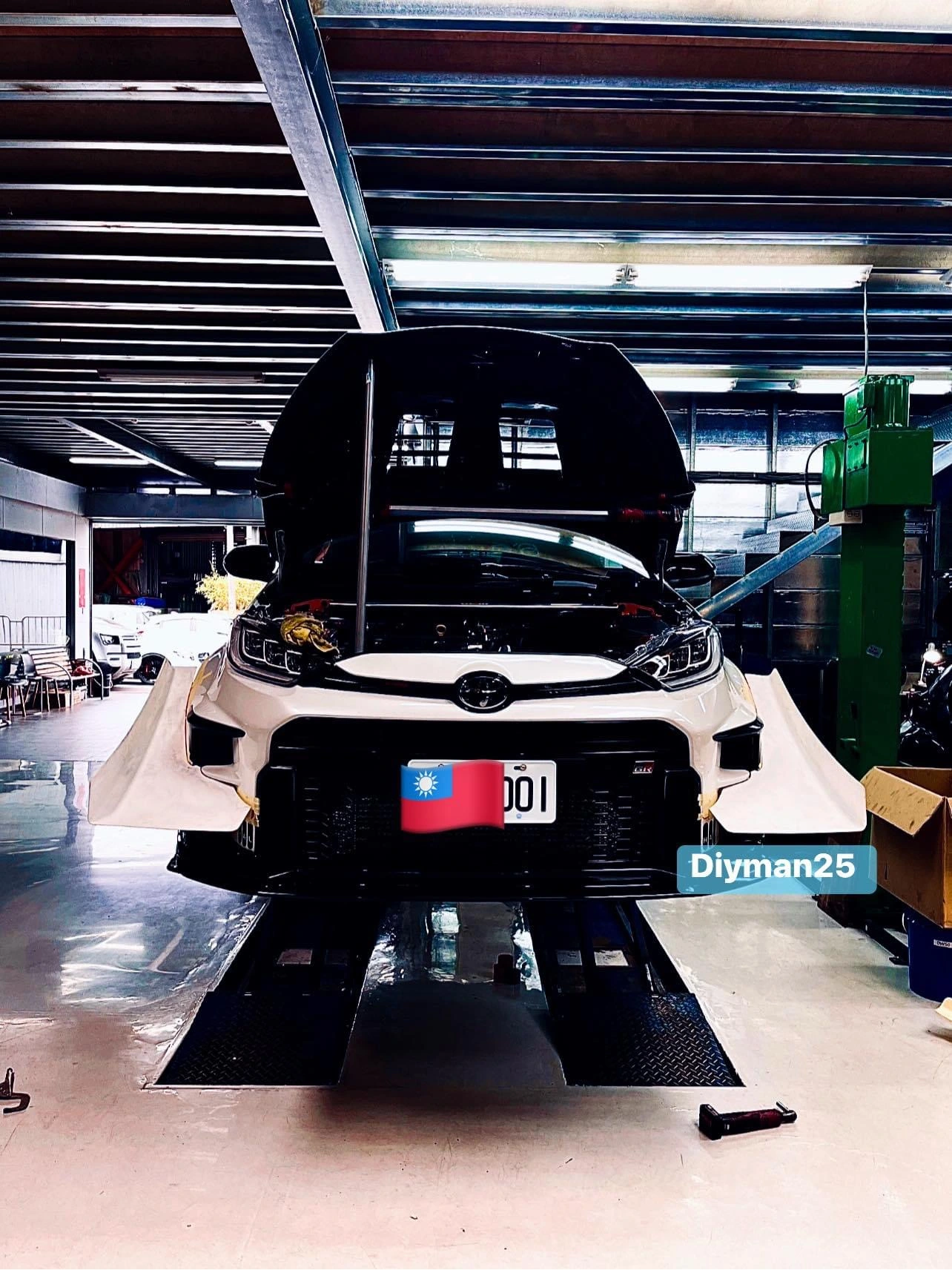 GR Yaris - Custom Extreme XXL size time attack Carnard For Gr Yaris ...